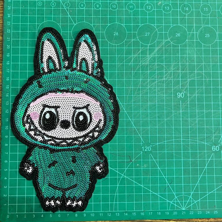 Labubu Verde | Peletería León S.A. de C.V.